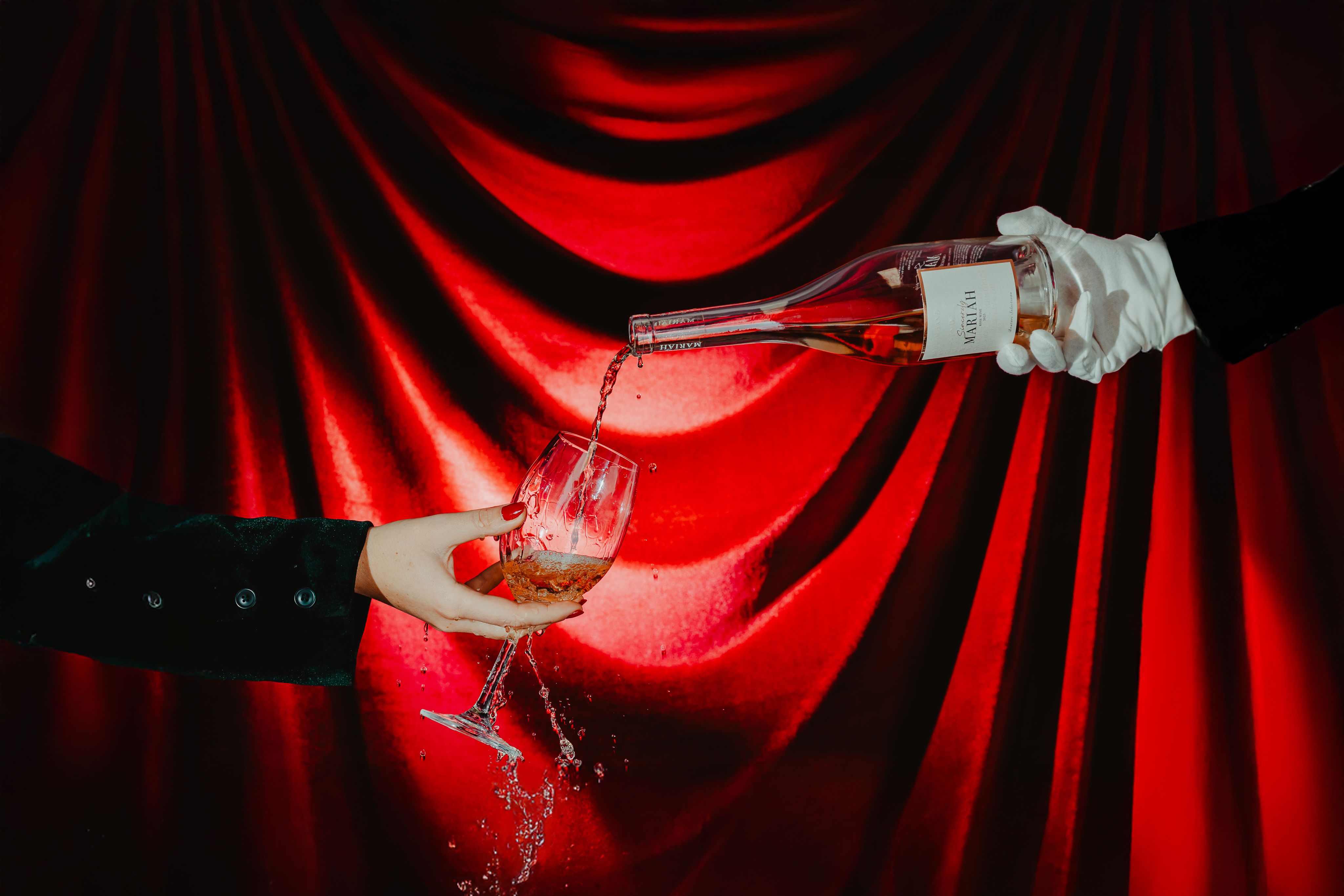 Sincerely Mariah: Γιόρτασε τα Χριστούγεννα παρέα με το πιο φινετσάτο κρασί